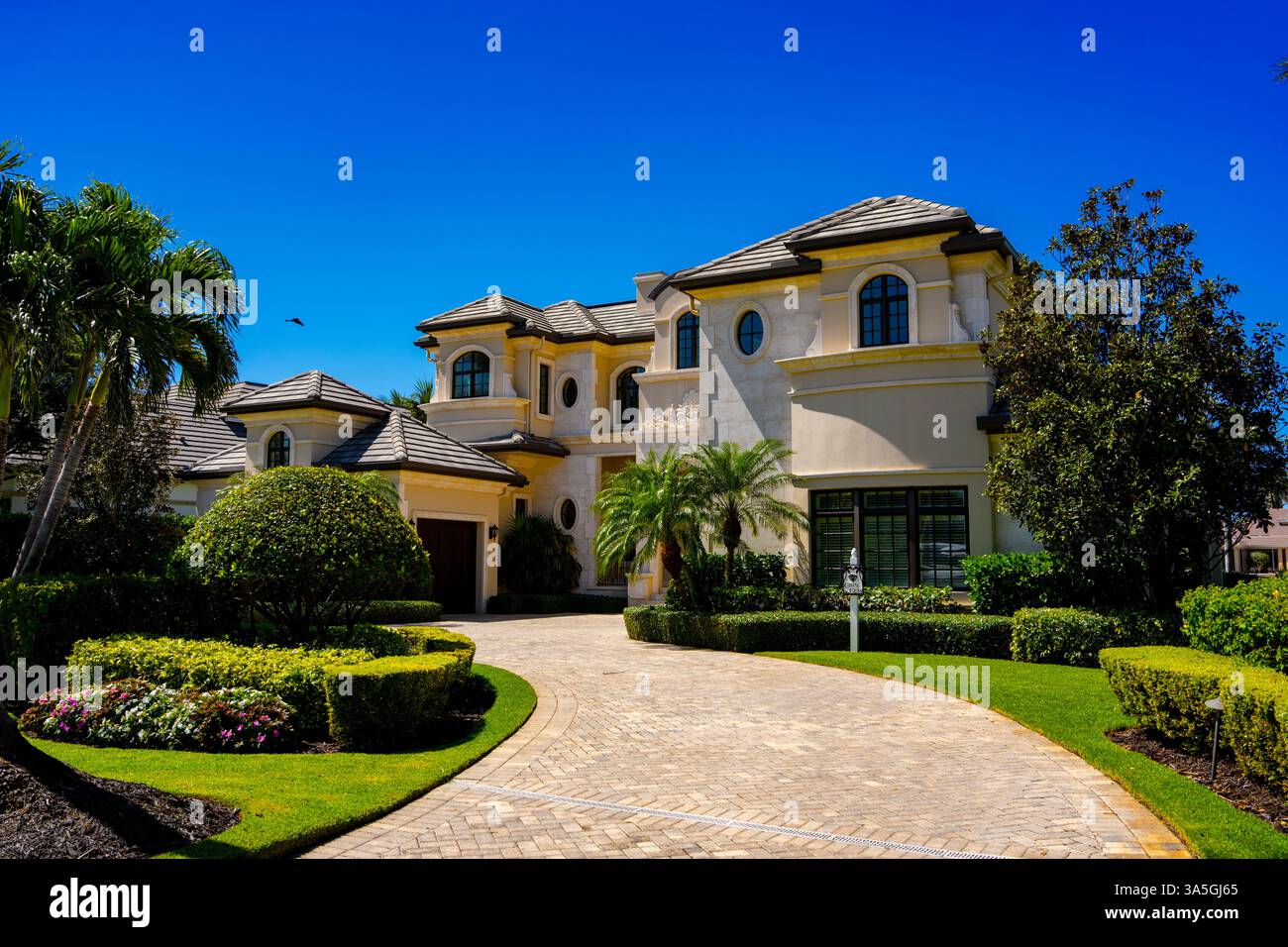 Naples, FL, USA - March 19, 2025: Upper class Naples Florida coastal ...