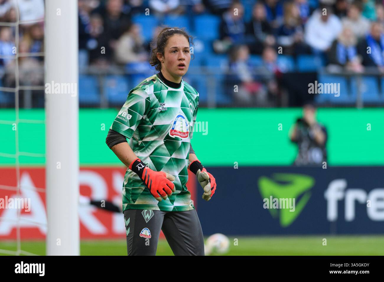 Goalkeeper Livia Peng (1 SV Werder Bremen) during her warm-up before ...