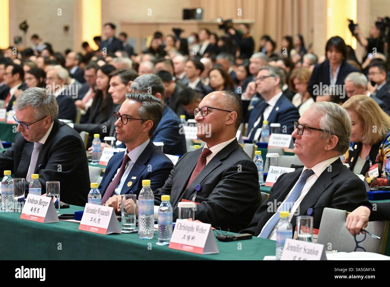 (250323) -- BEIJING, March 23, 2025 (Xinhua) -- Participants attend the ...