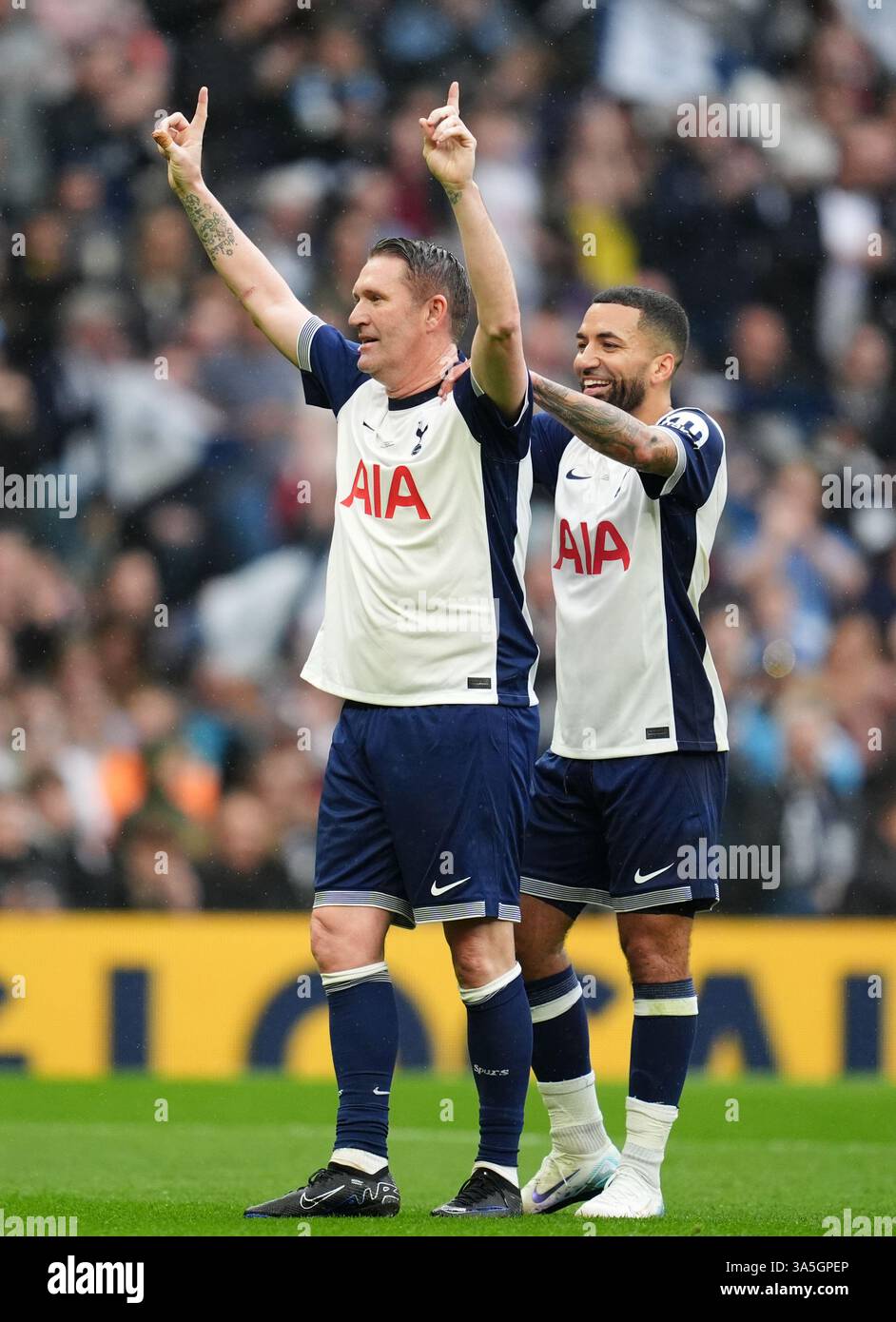 Tottenham Hotspur's Robbie Keane (left) celebrates with Aaron Lennon ...