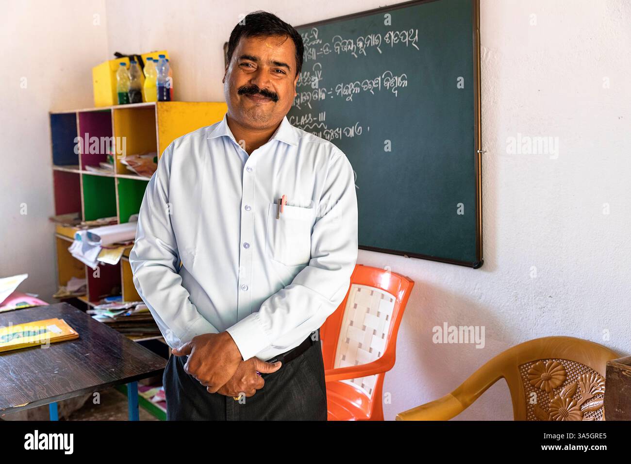 Teacher at the local primary school in Orissa India Stock Photo - Alamy