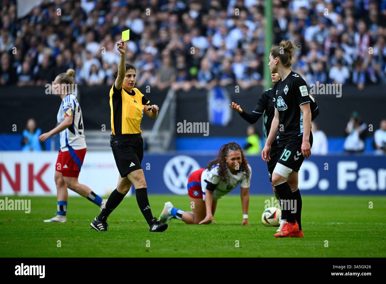 23 March 2025, Hamburg: Soccer, Women: DFB Cup, Hamburger SV - Werder ...