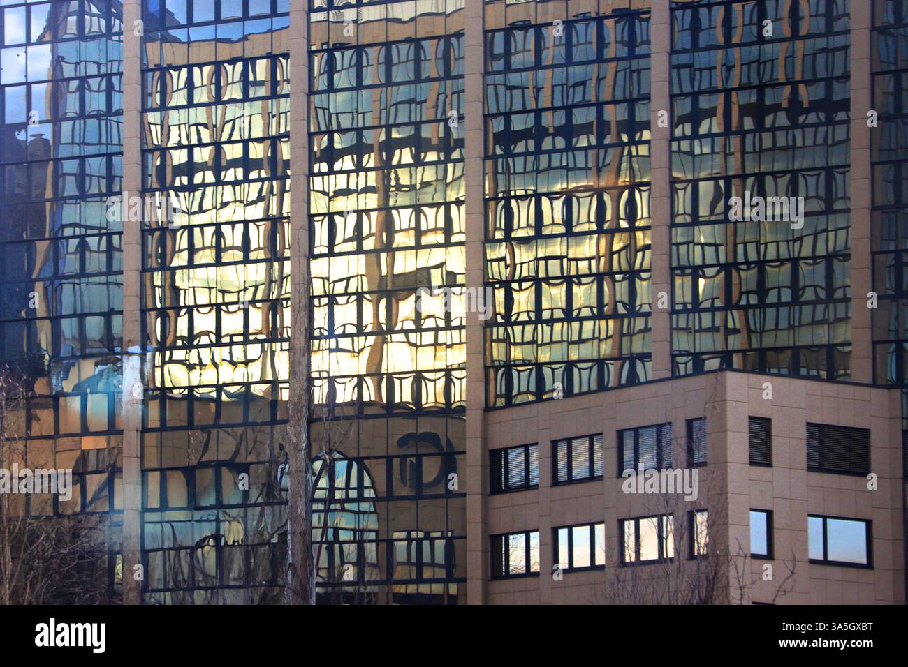 Hochhäuser im Stadtkern von Essen Hochhausfassaden aus Stahl und Glas ...