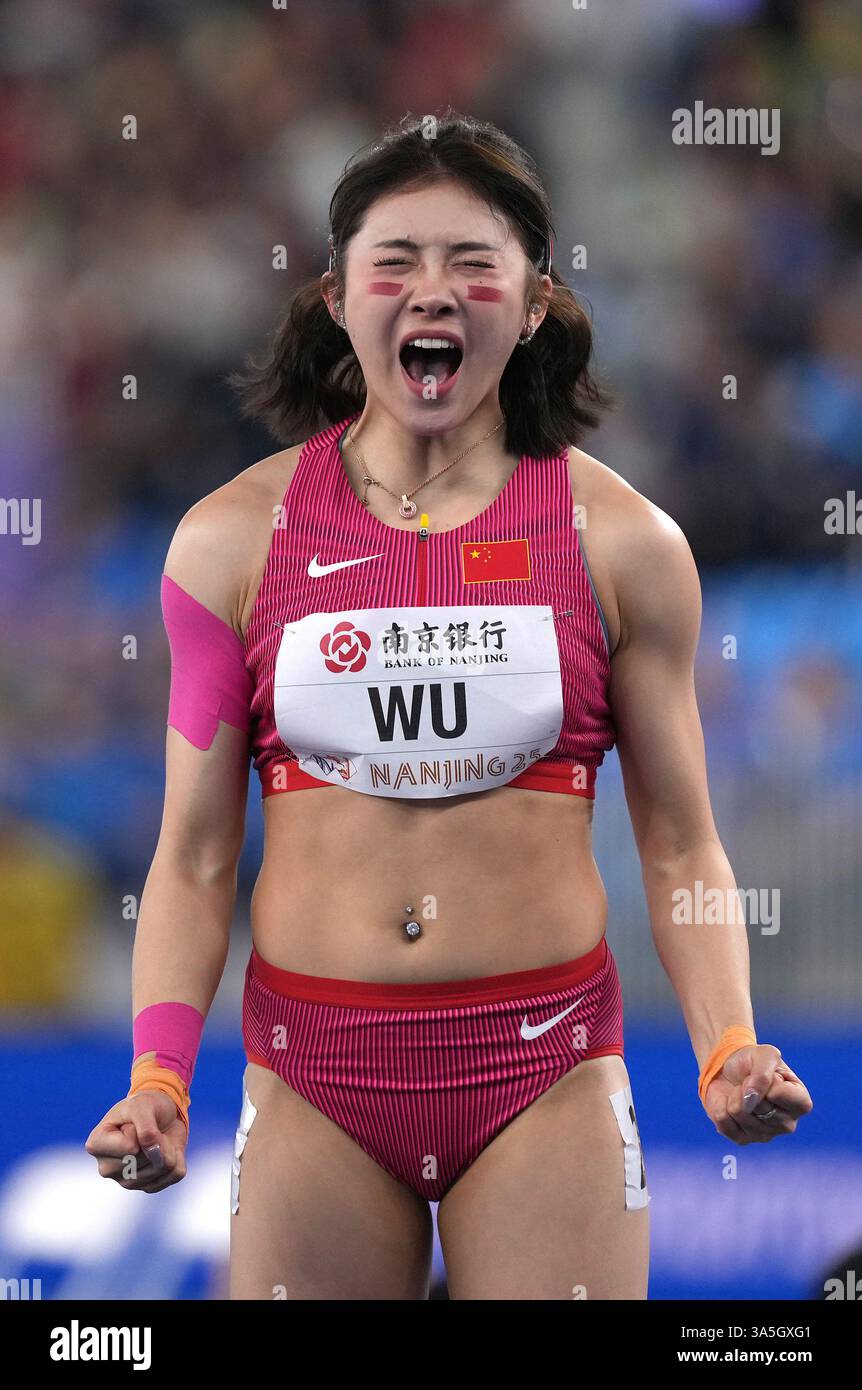 (250323) -- NANJING, March 23, 2025 (Xinhua) -- Wu Yanni of China ...