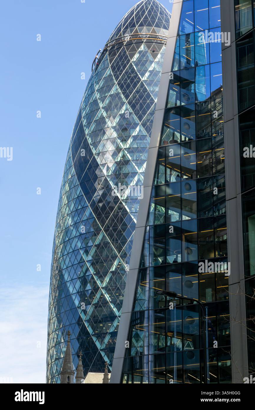 Modern architecture 30 St Mary Axe, The Gherkin skyscraper building ...