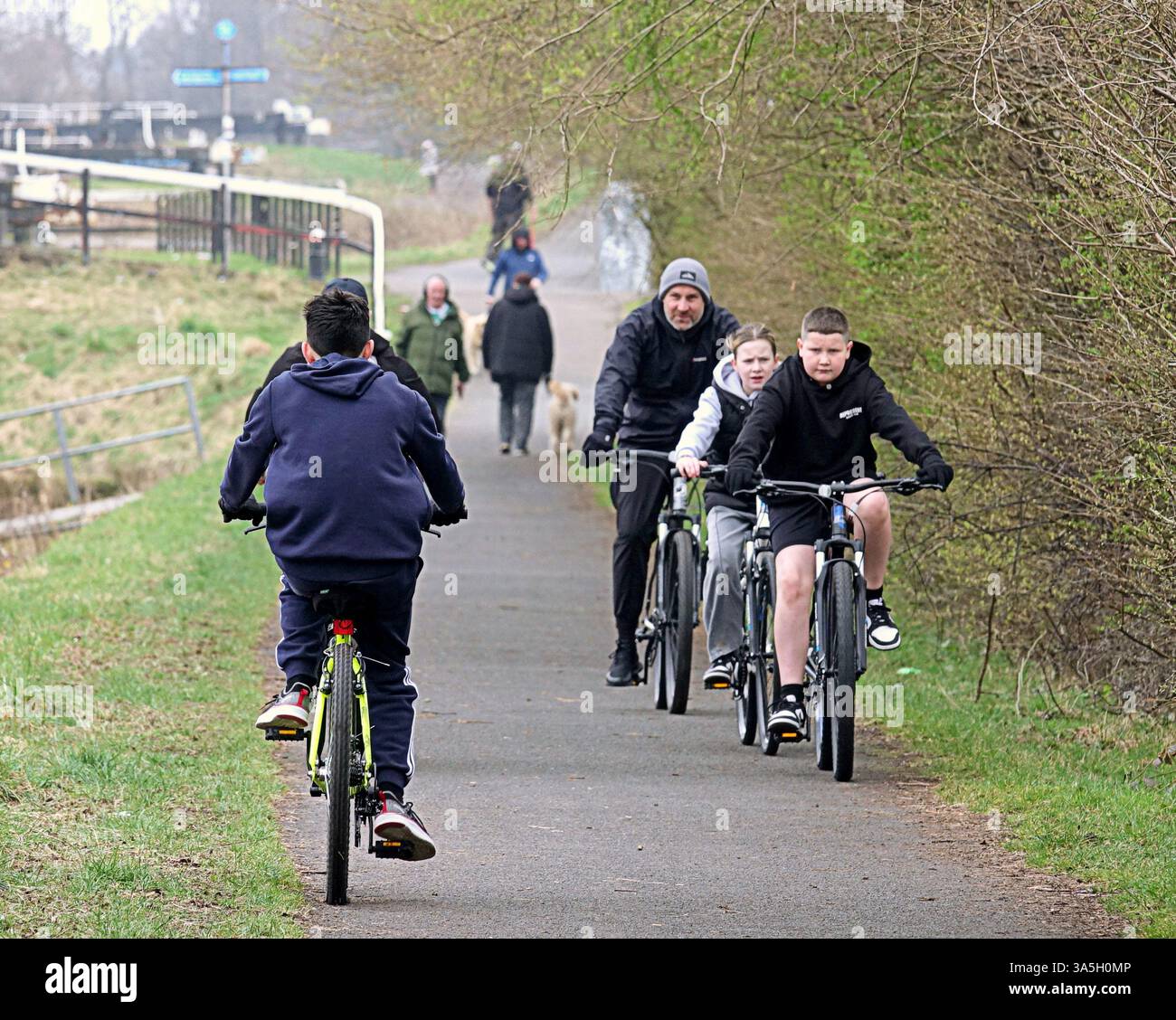 Glasgow, Scotland, UK. 23rd March, 2025. UK Weather: Spring on the ...