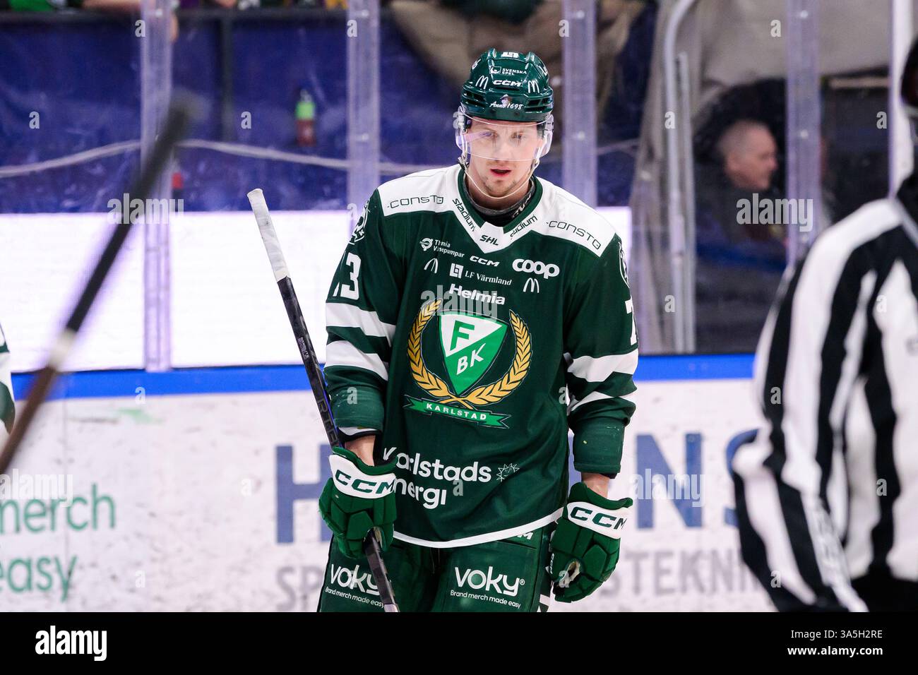 250323 Färjestads Adam Ollas Mattsson deppar efter 0-4 under ...