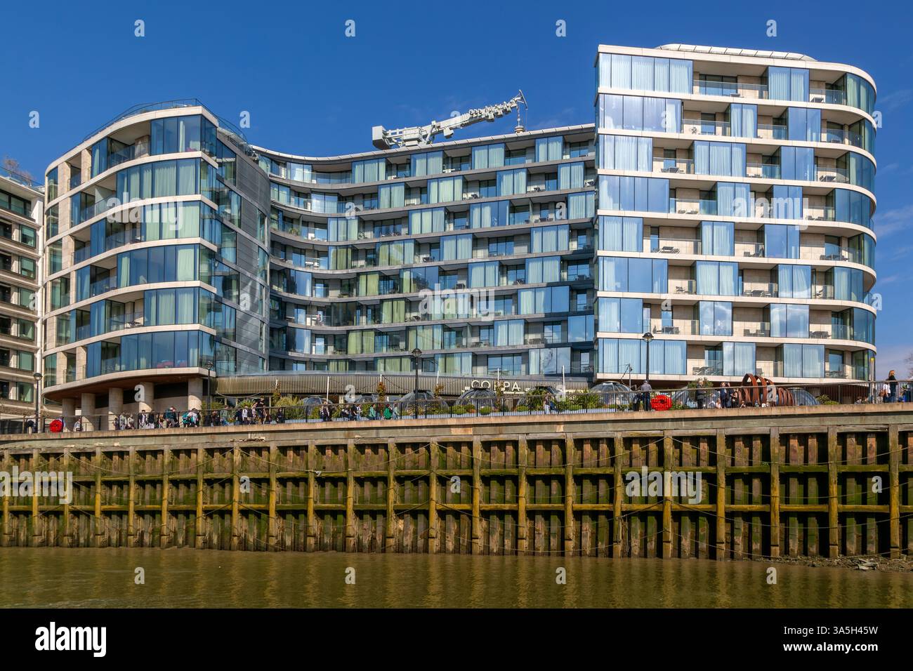 Modern architecture of Cheval Three Quays apartment hotel, River Thames ...