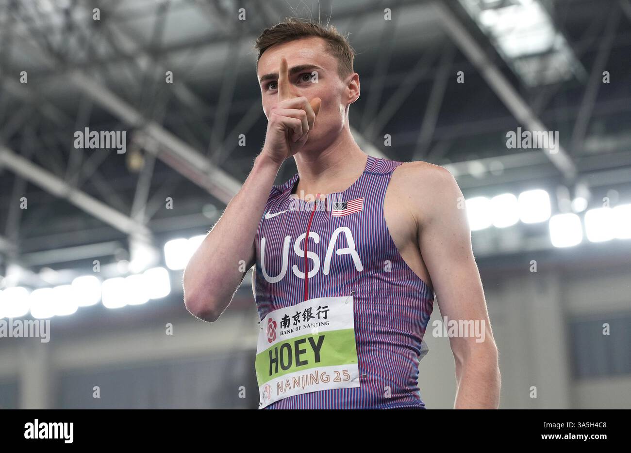 (250323) -- NANJING, March 23, 2025 (Xinhua) -- Josh Hoey of the United ...