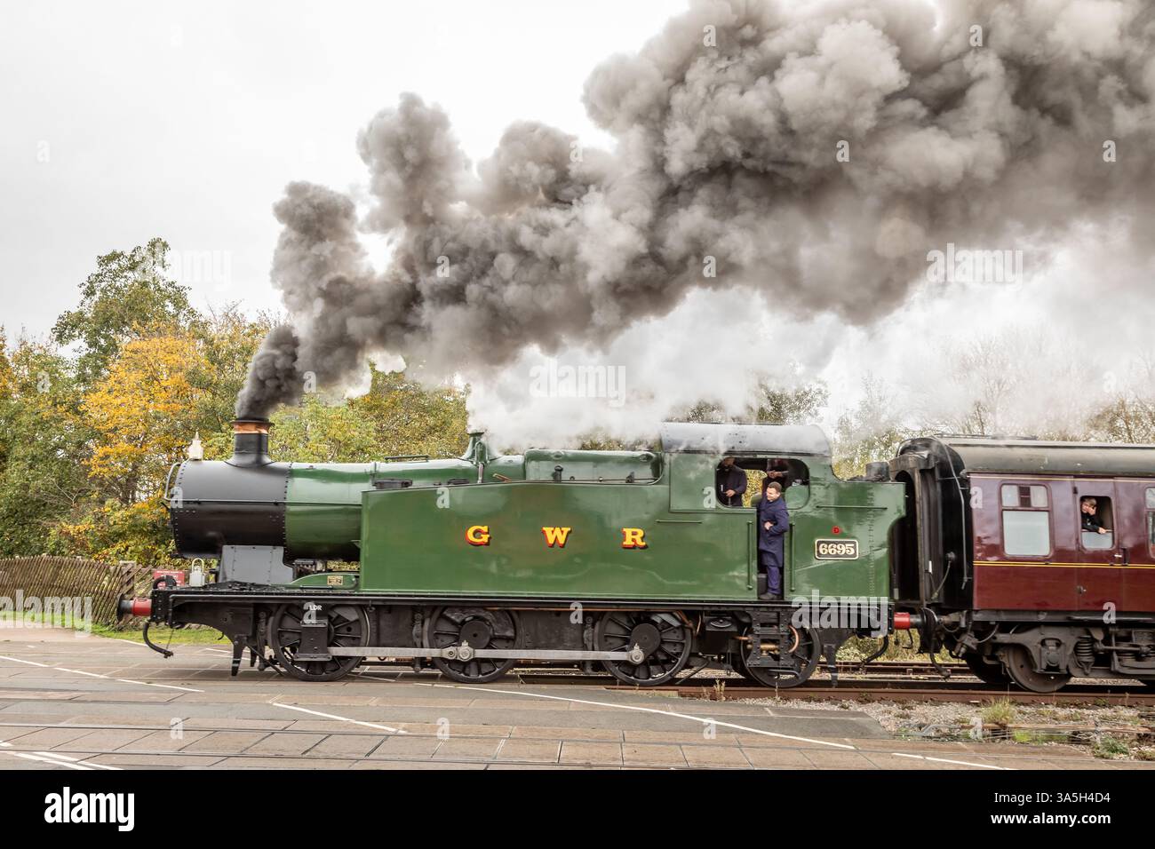 GWR '5600' 0-6-2T No.6695 arrives at Lydney Junction on the Dean Forest ...