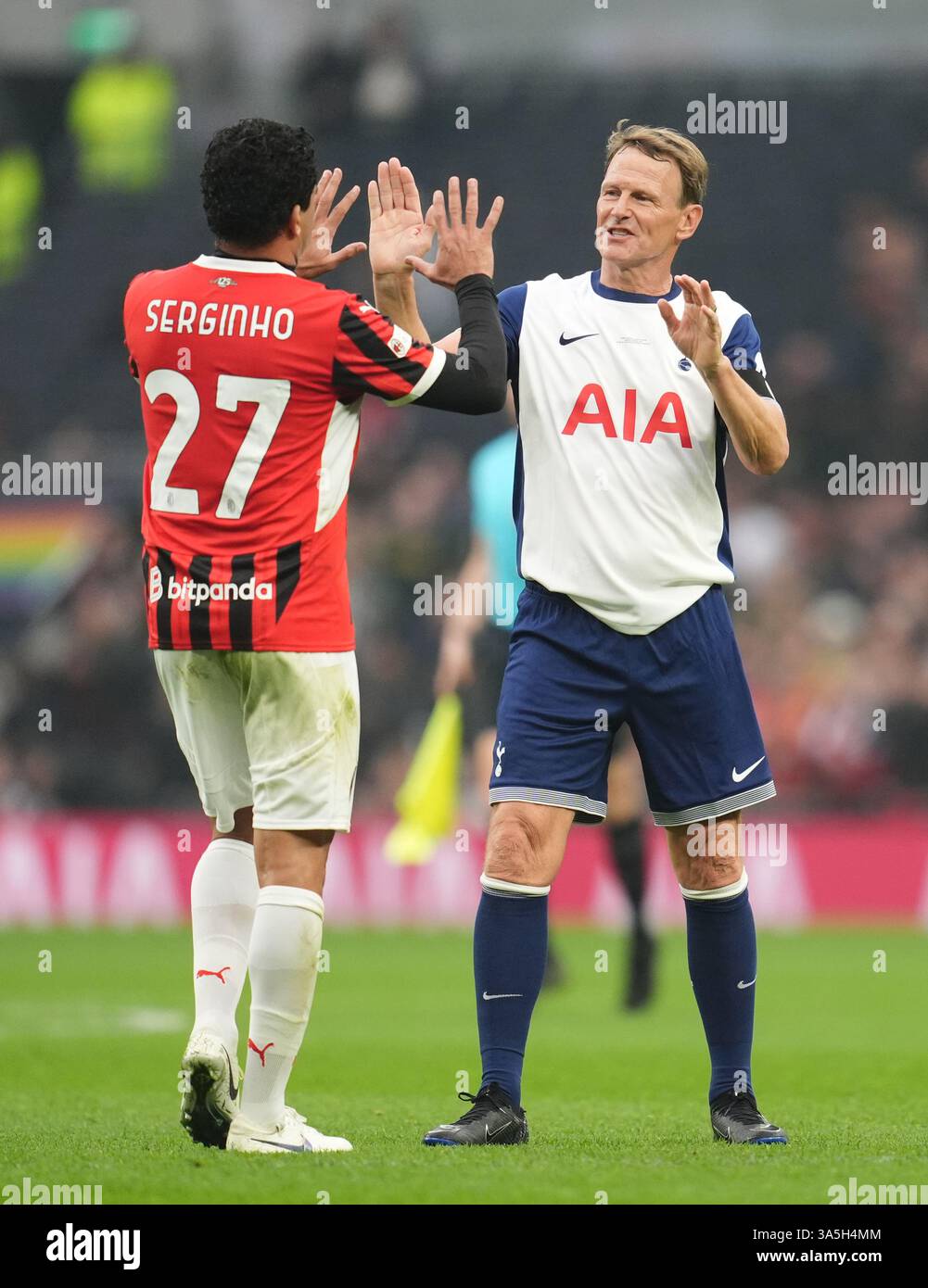 AC Milan's Serginho and Tottenham Hotspur's Teddy Sheringham high five ...