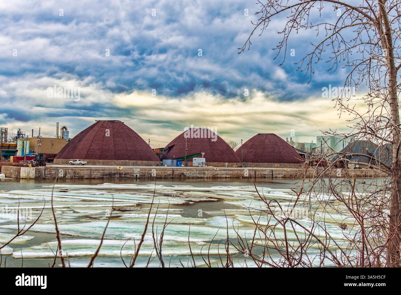Sainte catherine loading piers hi-res stock photography and images - Alamy
