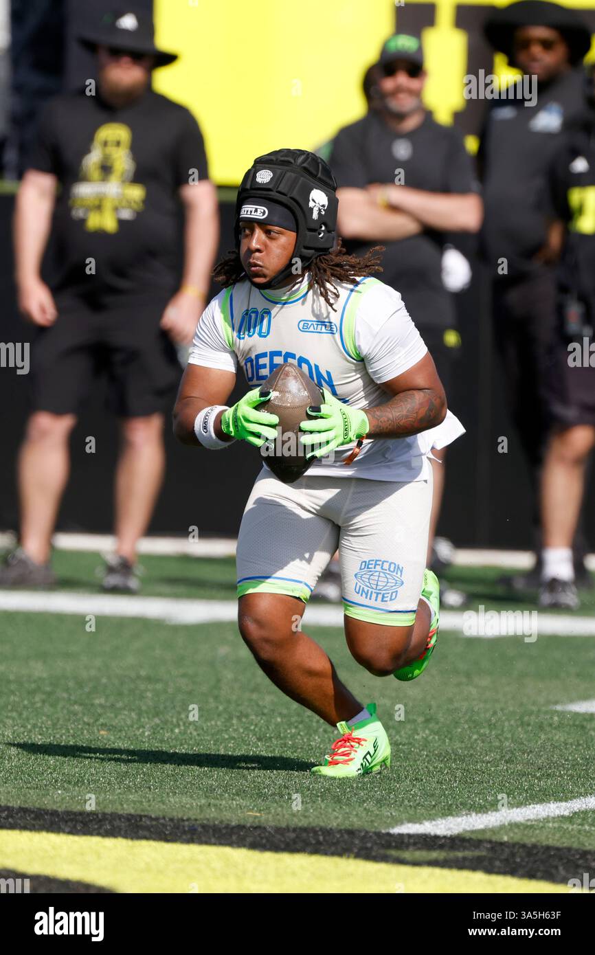 Defcon United running back Robert Ortega Jr. (000) makes a reception ...