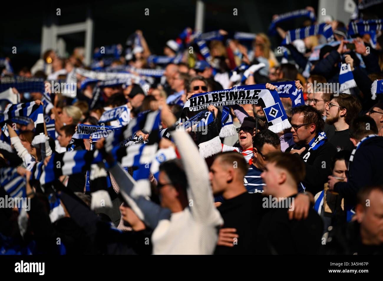 Hamburg, Germany. 23rd Mar, 2025. Soccer, Women: DFB Cup, Hamburger SV ...