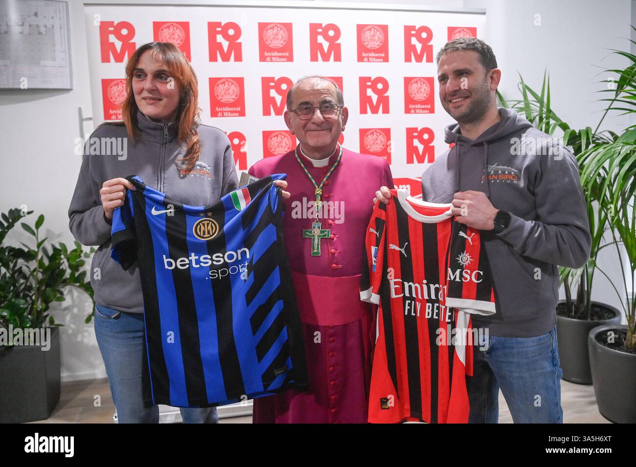 Incontro dei cresimandi della Diocesi di Milano con l'Arcivescovo Mario ...