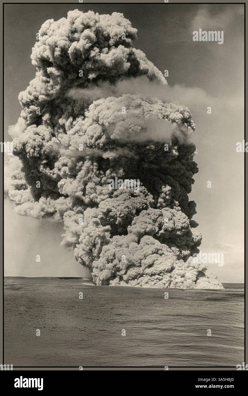 Kīlauea Volcano Explosion Cloud 1924 Hawaiʻi Volcanoes National Park ...