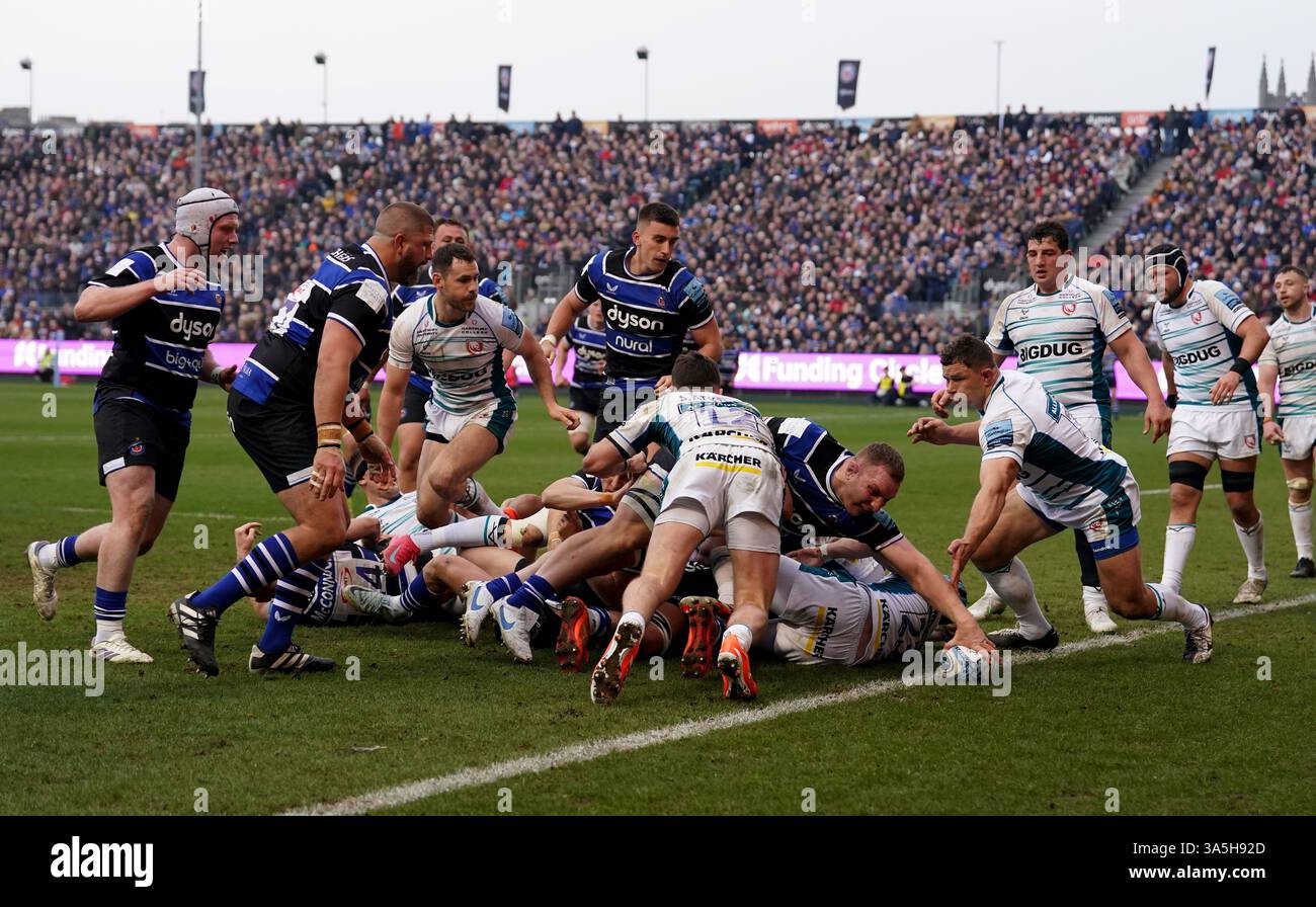 Bath's Sam Underhill scores a try during the Gallagher Premiership ...