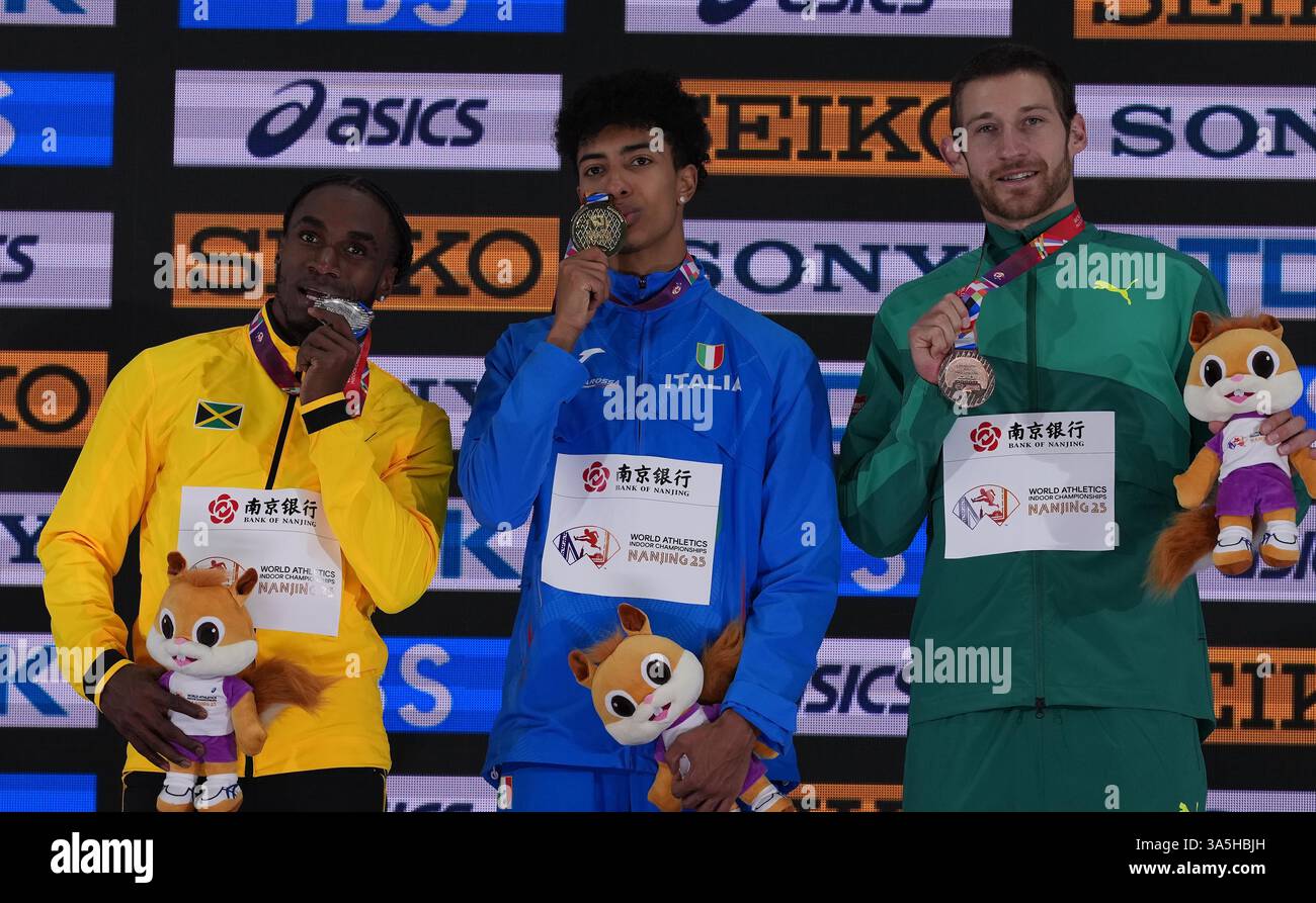 (250323) -- NANJING, March 23, 2025 (Xinhua) -- (L-R) Silver medalist ...