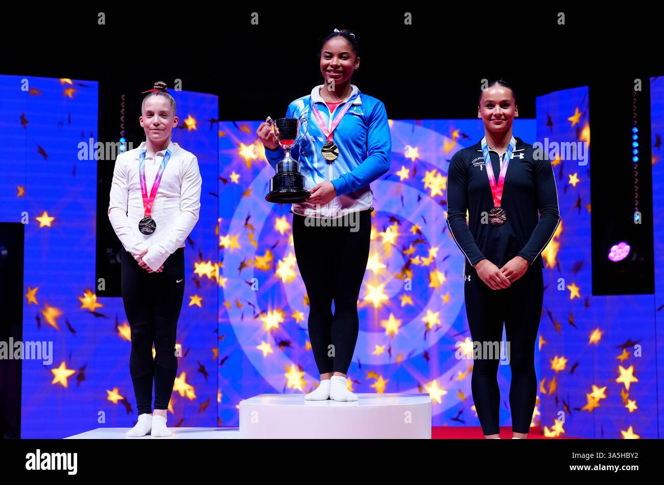 (left to right) Jemima Taylo with the silver medal, Alia Leat with gold ...