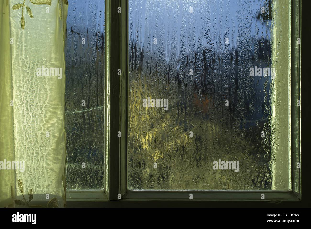 Raindrops frozen window glass hi-res stock photography and images - Alamy