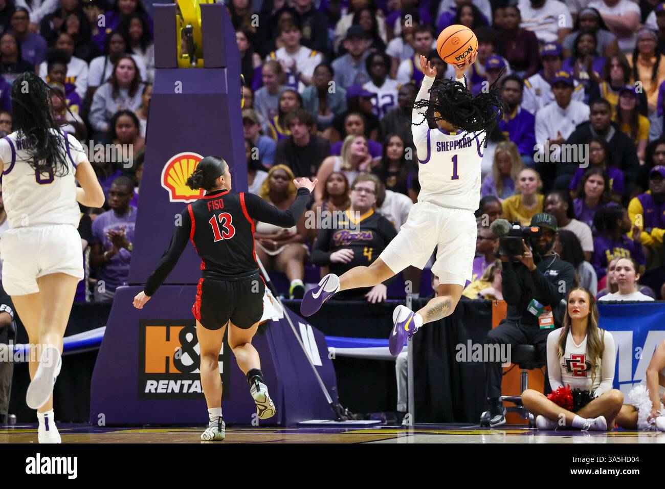 LSU Lady Tigers guard Mjracle Sheppard (1) shoots an off-balance shot ...