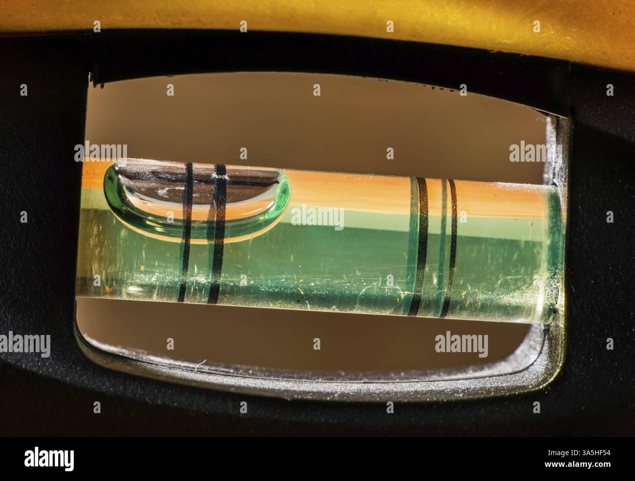 Level tool. Close up macro level measurement Stock Photo - Alamy