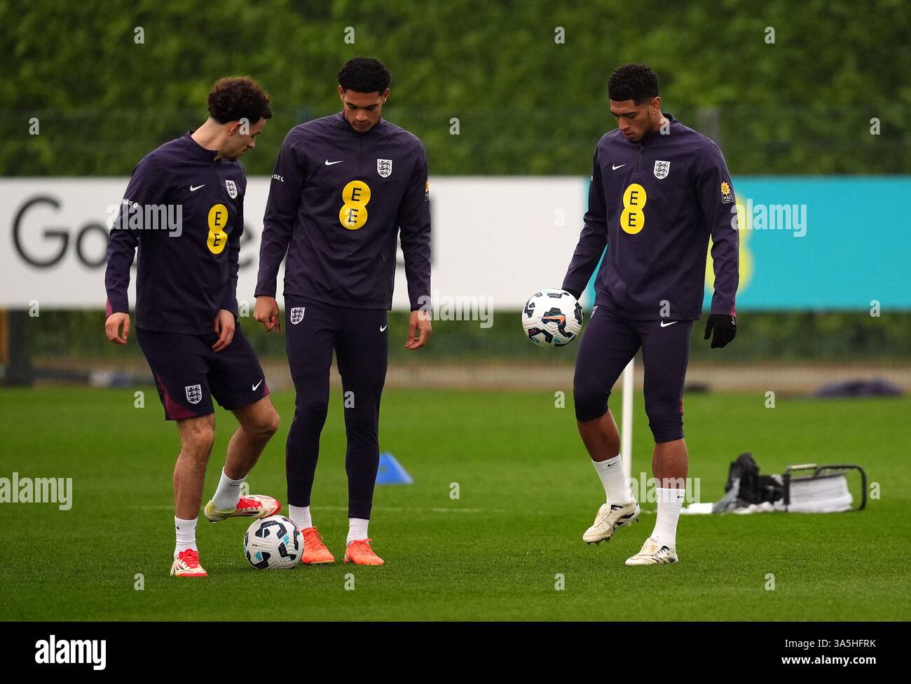 England's Jude Bellingham (right) during a training session at ...