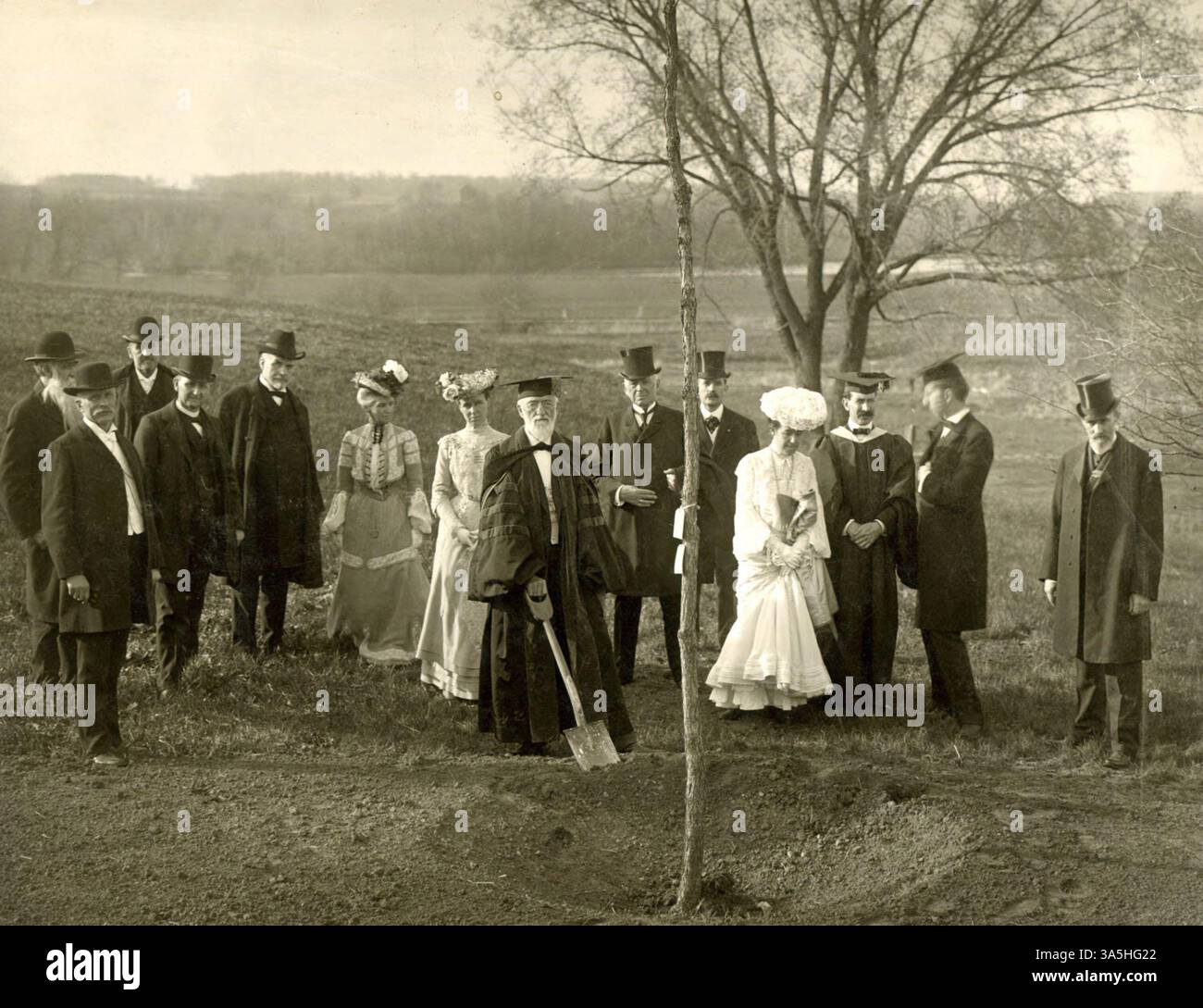 Inaugural tree planting hi-res stock photography and images - Alamy