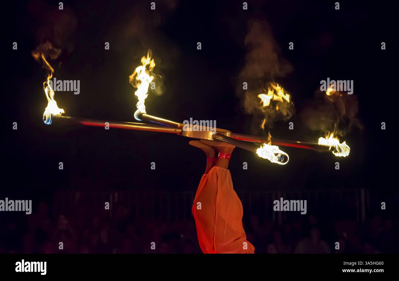 Juggler in the circus juggling with fire Stock Photo - Alamy