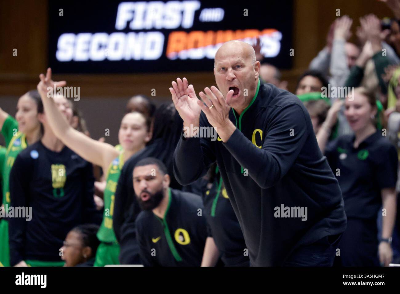Oregon head coach Kelly Graves applauds his team's play against Duke ...