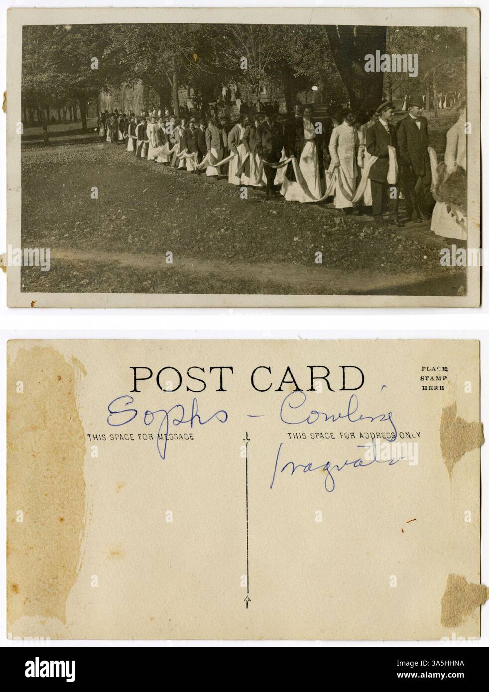 The sophomore class of 1912 gathers in front of Scoville Memorial ...