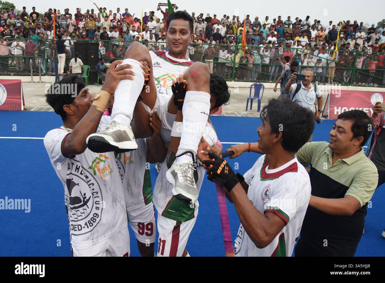 Kolkata, India. 23rd Mar, 2025. Mohan Bagan AC pelers celebration after ...