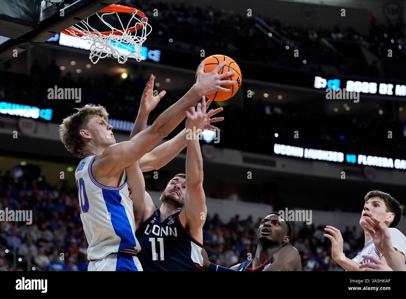 Florida forward Thomas Haugh (10) and Connecticut forward Alex Karaban ...
