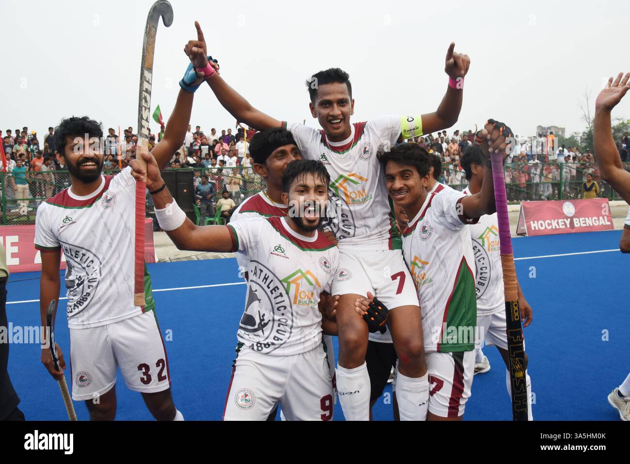 Kolkata, India. 23rd Mar, 2025. Mohan Bagan AC pelers celebration after ...