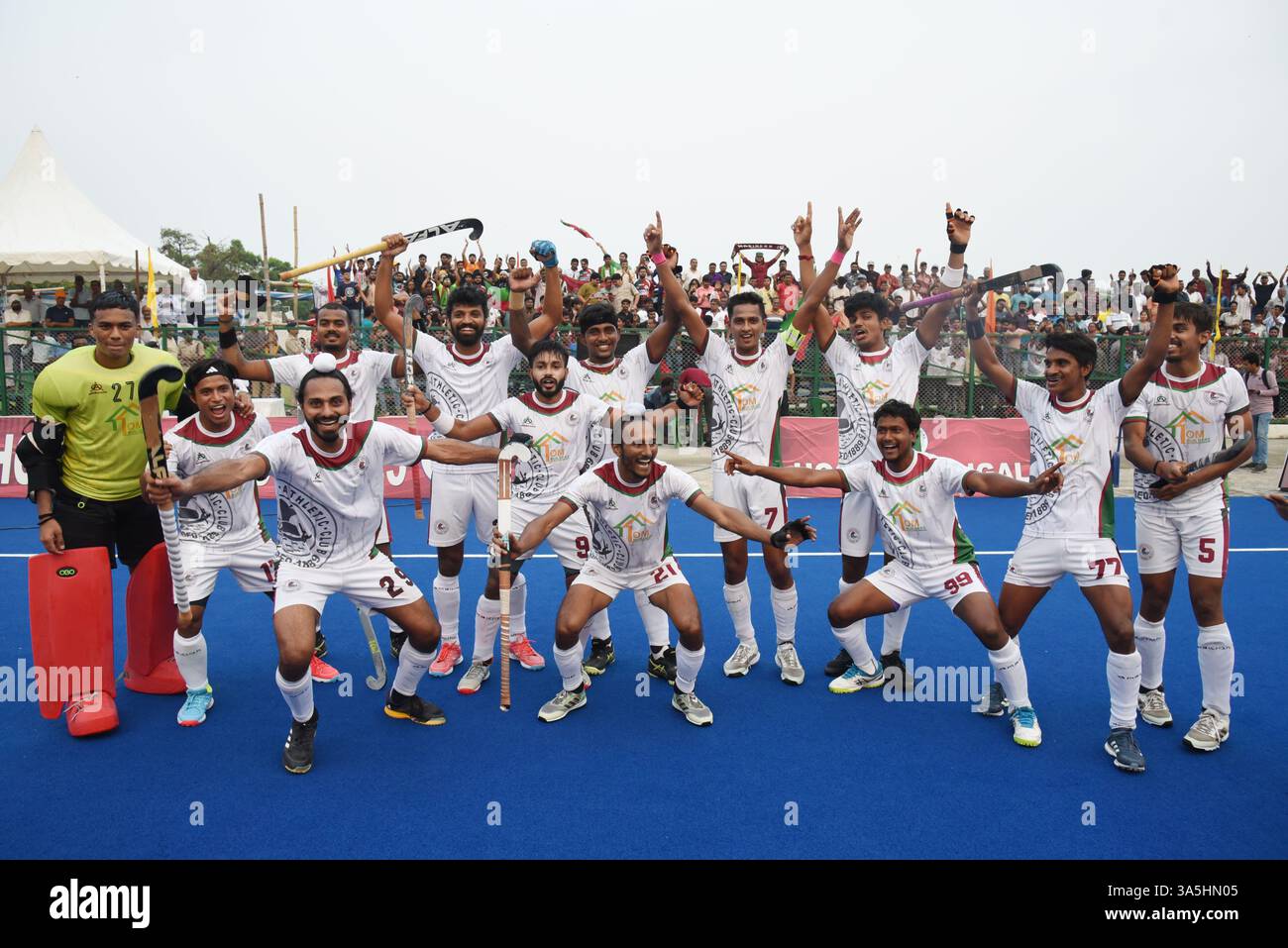 Kolkata, India. 23rd Mar, 2025. Mohan Bagan AC pelers celebration after ...