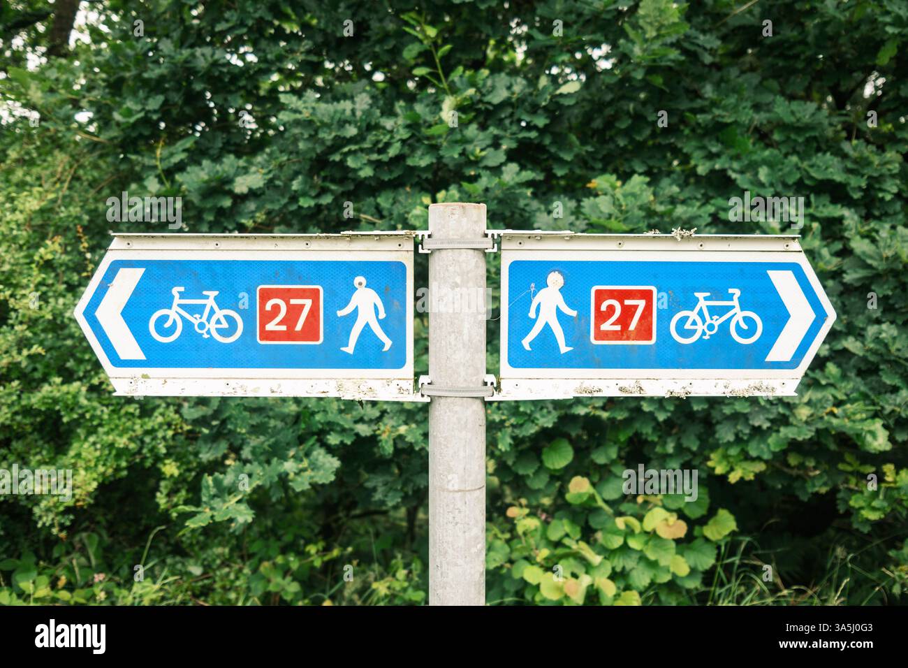 Equidistant cycle path walkway sign hi-res stock photography and images ...