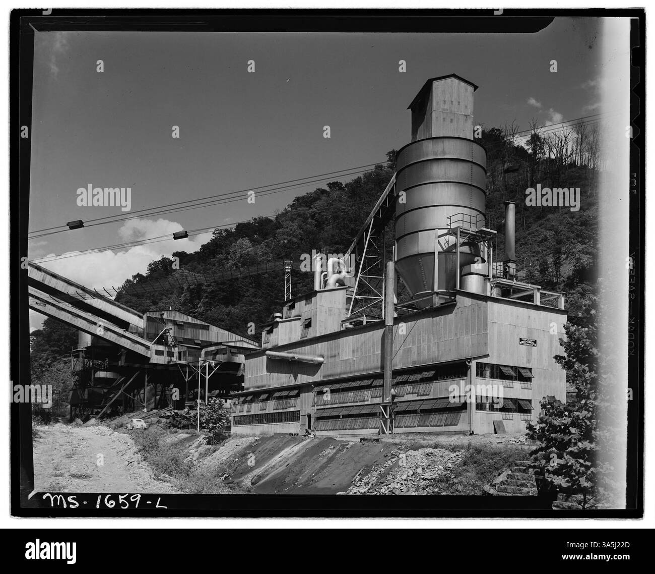 A coal cleaning and sizing plant located at Koppers Coal Division in ...