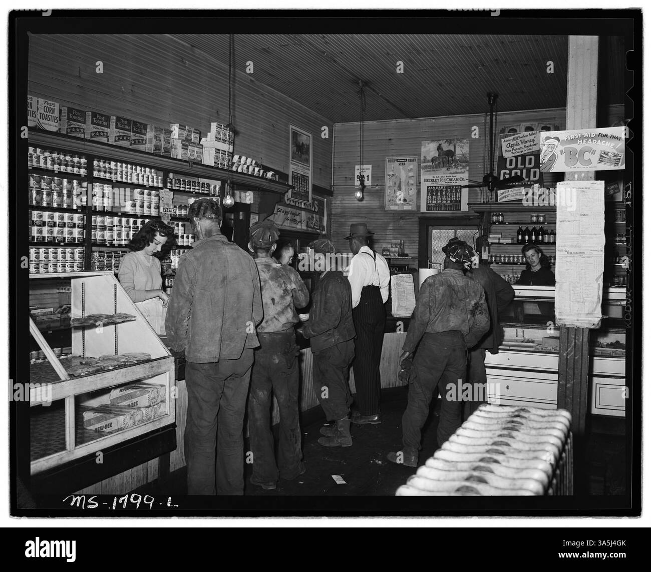 Store engagement Cut Out Stock Images & Pictures - Alamy