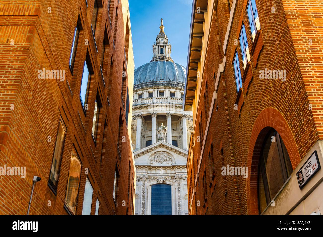 Canon alley london hi-res stock photography and images - Alamy
