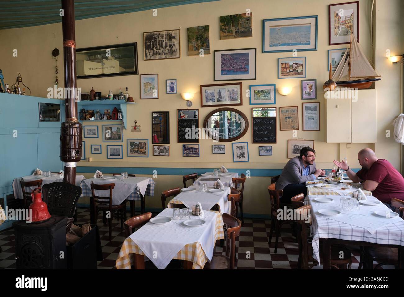 Tsinari Taverne, Alexandras Papadopoulou 72, Thessaloniki 546 33 ...