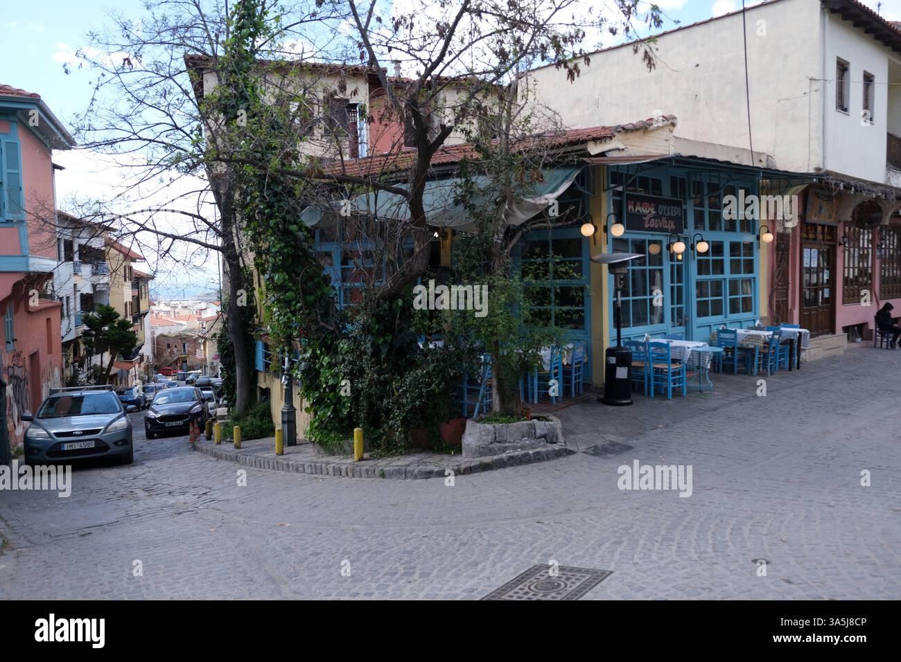 Tsinari Taverne, Alexandras Papadopoulou 72, Thessaloniki 546 33 ...