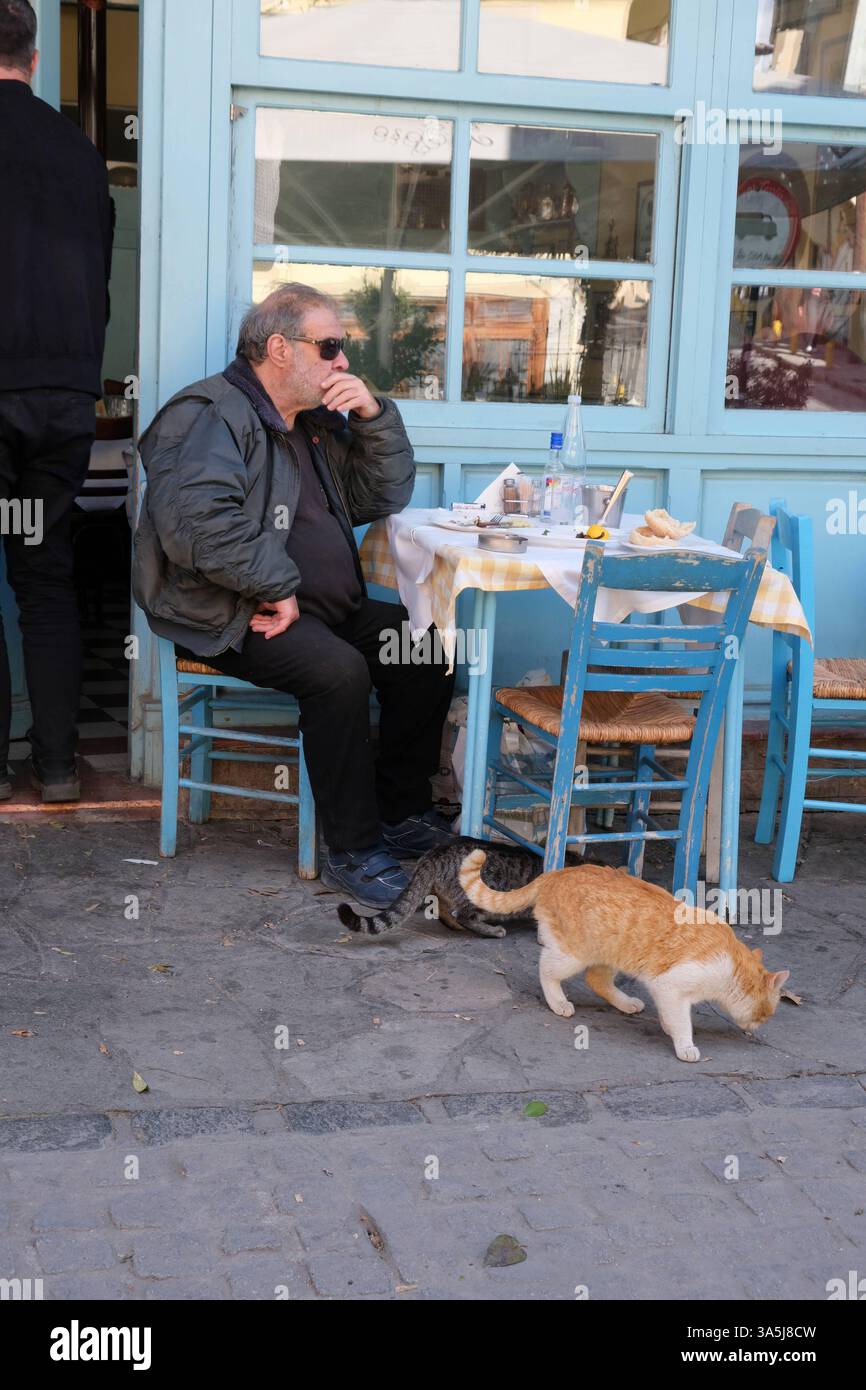 Tsinari Taverne, Alexandras Papadopoulou 72, Thessaloniki 546 33 ...