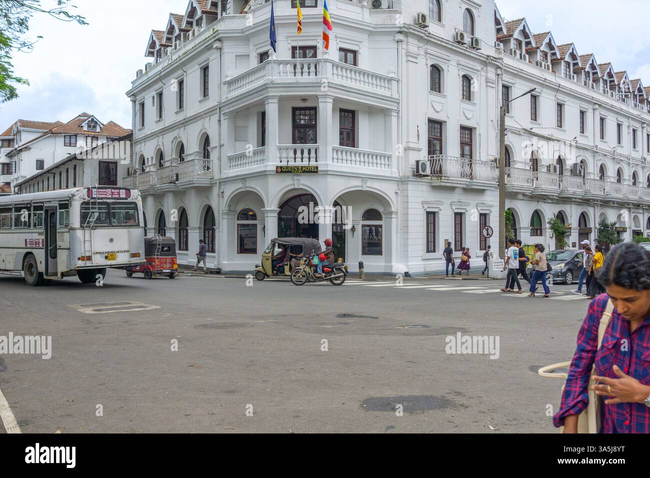 Kandy sri lanka corner structure hi-res stock photography and images ...