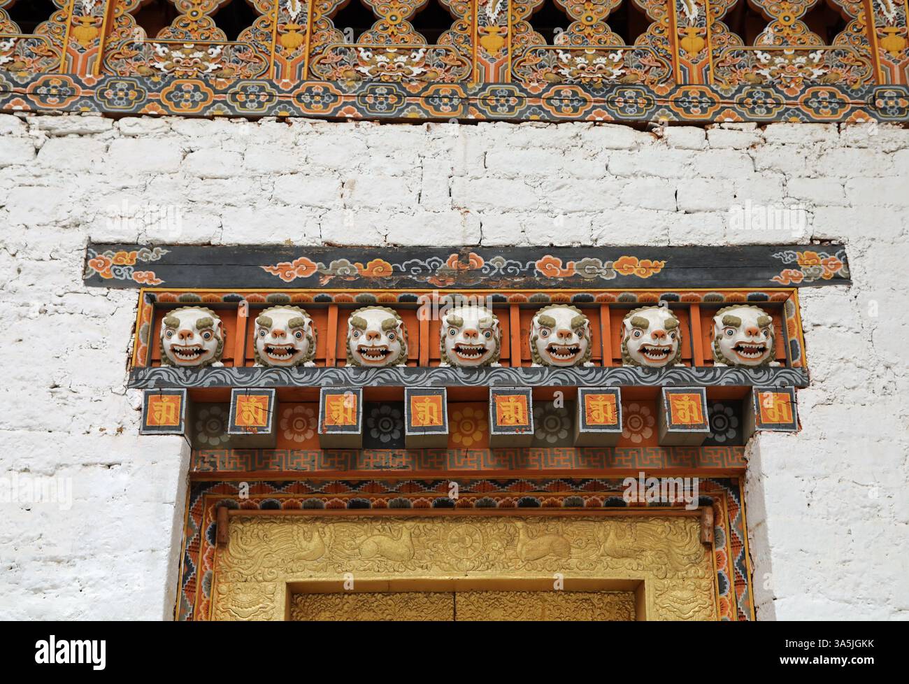 Traditional Bhutanese architecture at Punakha Dzong Stock Photo - Alamy
