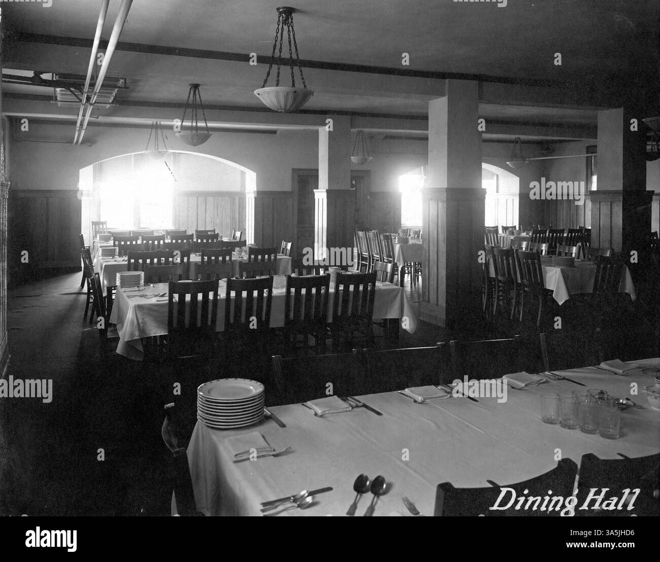 This black and white photo from 1916 depicts the dining hall in ...