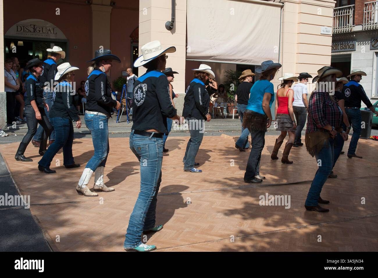 Danza country hi-res stock photography and images - Alamy