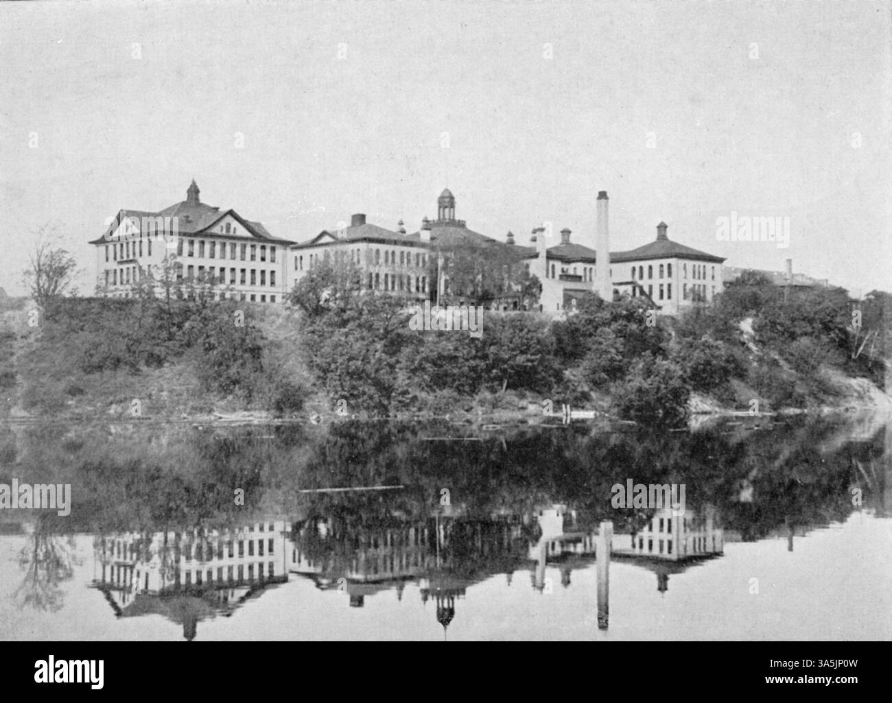 View building on campus Black and White Stock Photos & Images - Alamy