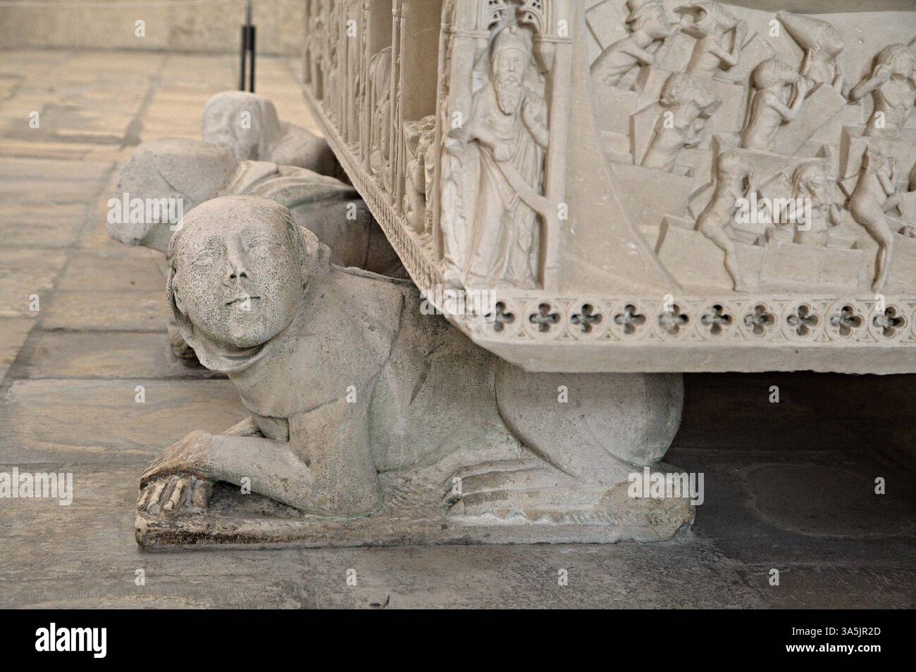 Alcobaca, Portugal - April 2, 2017 - Intricate stone carvings of tomb ...
