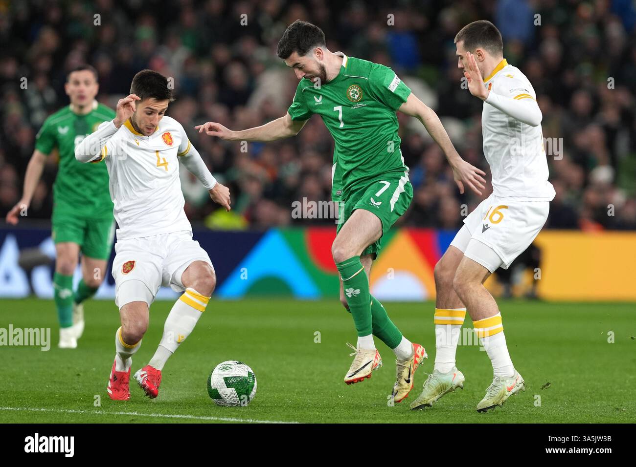 Republic of Ireland's Finn Azaz (centre) battles for the ball with ...