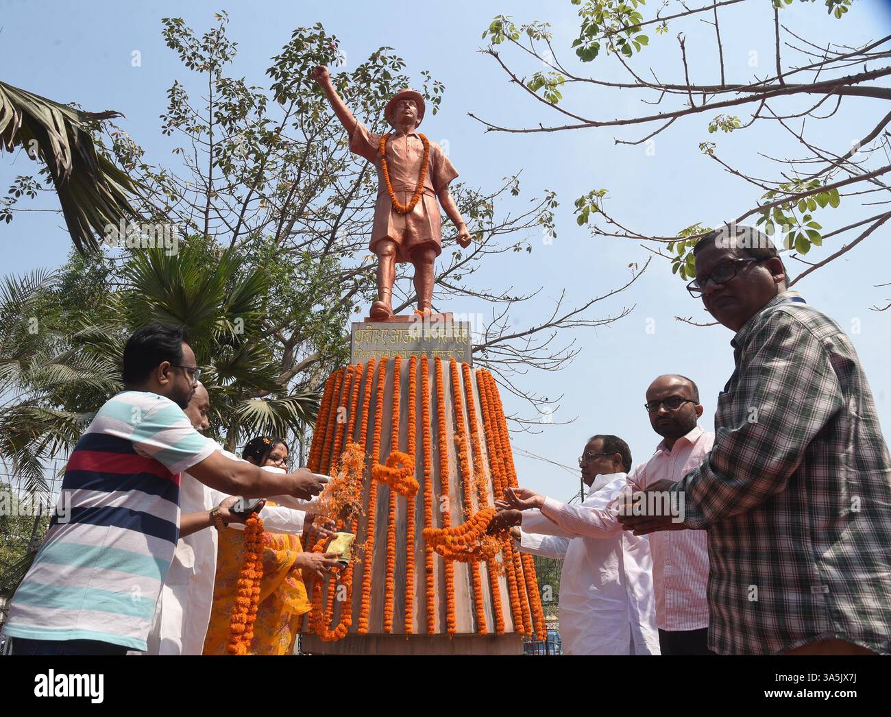 PATNA, INDIA - MARCH 23: People pay tribute to statue of Shaheed Bhagat ...